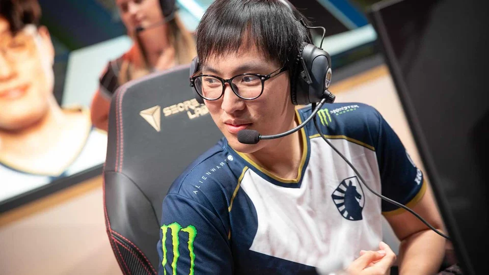 LoL: Pro-Player Doublelift Plays With Horrible Injury,… | EarlyGame