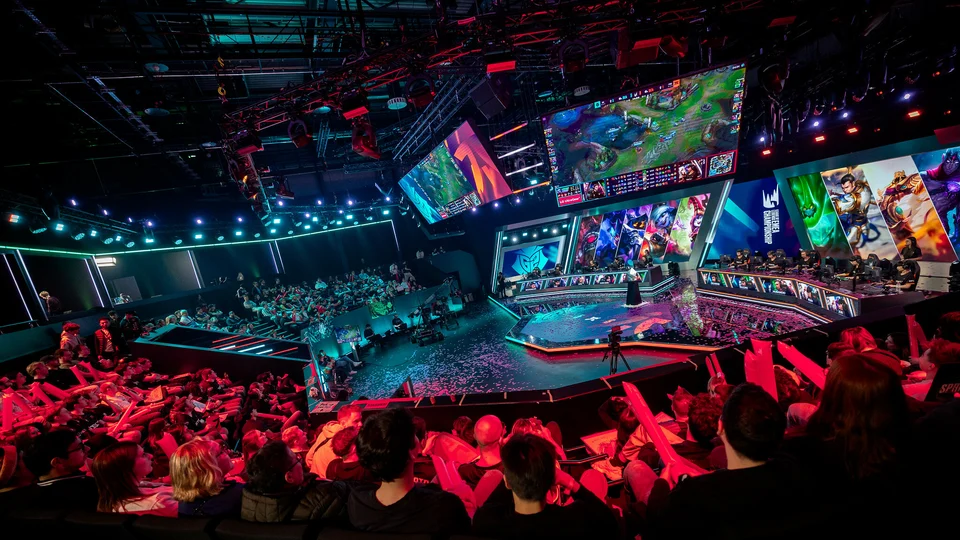 League of Legends Fans Upset Over LEC Spring Finals… | EarlyGame
