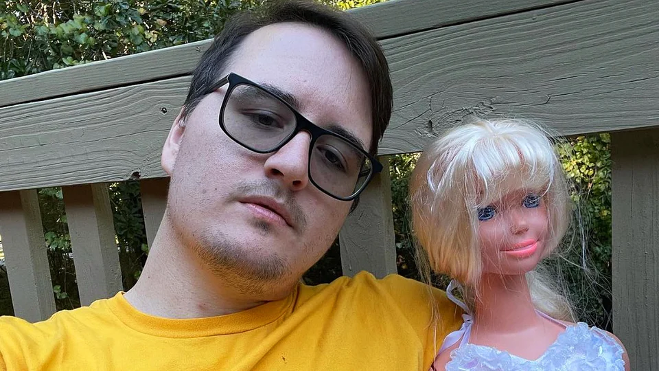 YouTuber Unpacks Dead Baby Pig And Radioactive Uranium… | EarlyGame