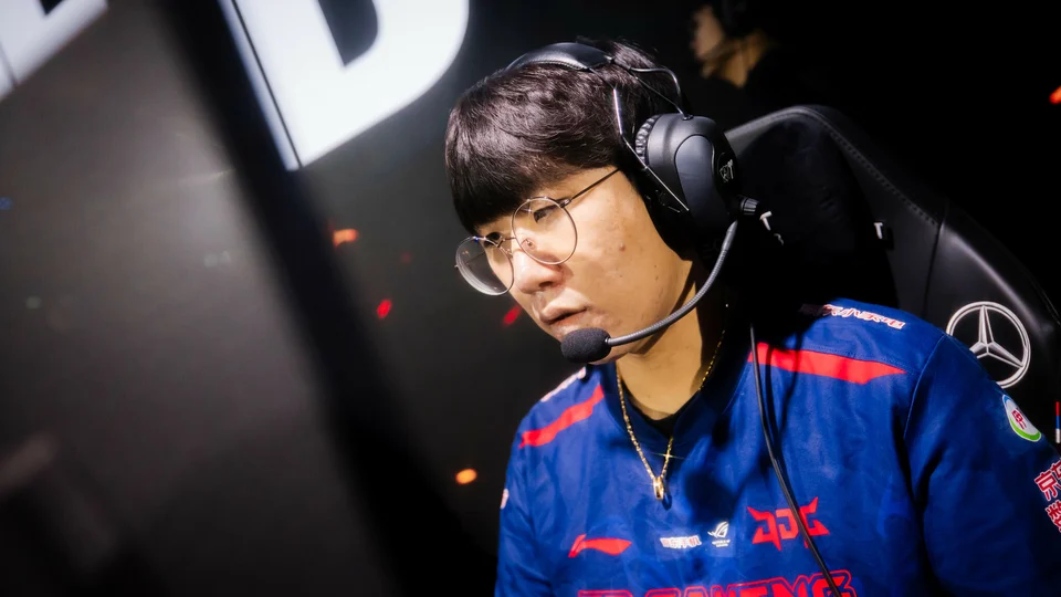 LoL: Two Key-Members Re-Sign With JDG For 2024 | EarlyGame LoL: Two Key-Members Re-Sign With JDG For 2024 | EarlyGame