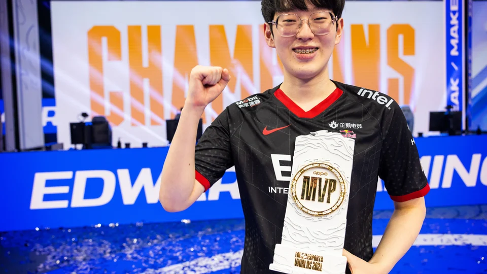 EDG Scout Named Finals MVP | EarlyGame