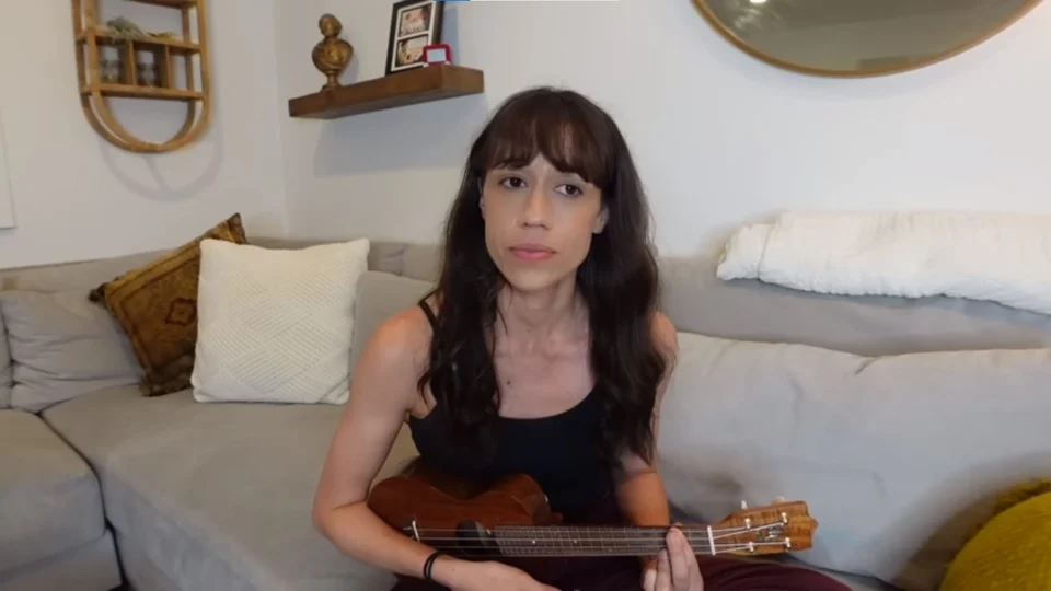 YouTube Star Colleen Ballinger Starts Playing Ukulele In… | EarlyGame