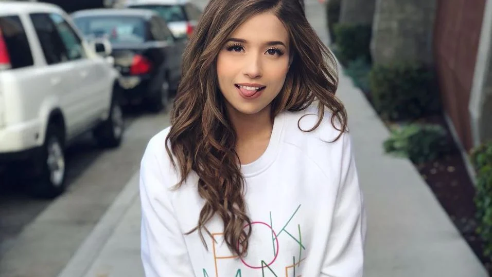 Pokimane is Single! No Boyfriend! | EarlyGame
